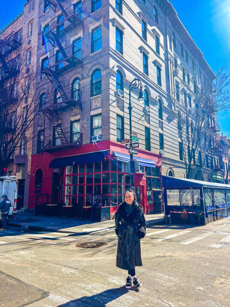 Friends NYC Locations & How to Find The Friends House in New York!