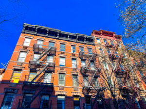 Friends NYC Locations & How to Find The Friends House in New York!